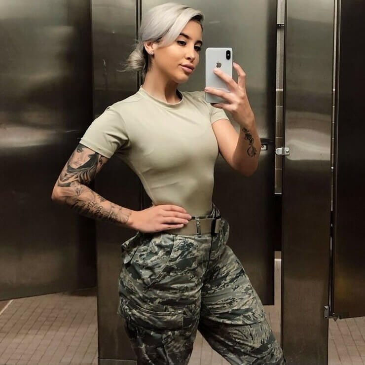 10 mulheres militares que podiam se tornar capas de revista